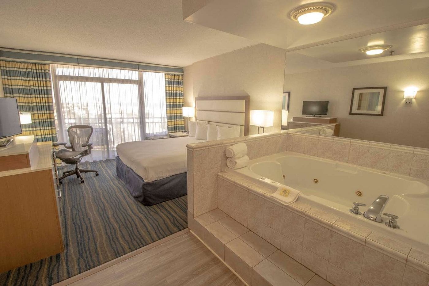 14 Hotels in Virginia Beach with Hot Tub / Jacuzzi in Room ️ 2025
